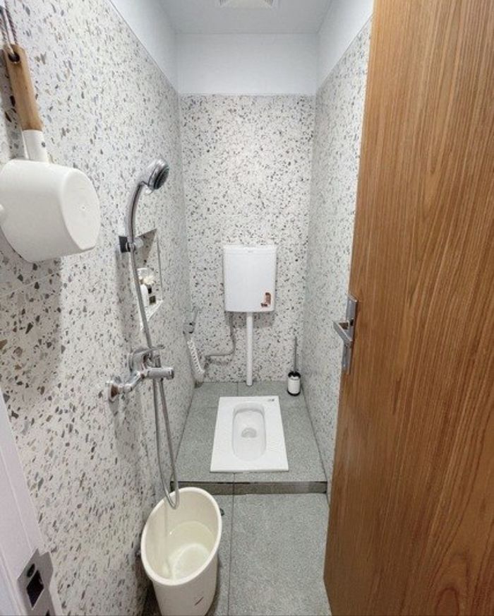 WC Jongkok Curi Perhatian, Ini Desain Kamar Mandi Sederhana Tapi Bersih ...