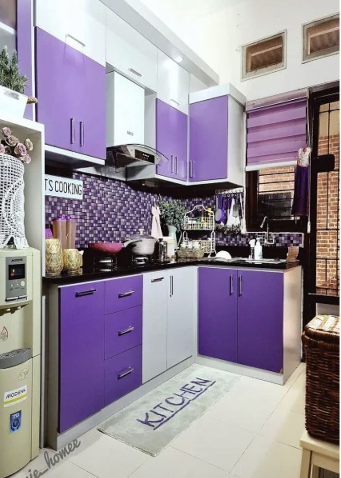 Bosan Warna Putih? Coba Pakai Warna Ini Buat Desain Dapur Kecil di ...