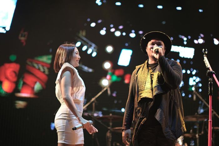 Girang Bisa Posting Foto Manggung Bareng Last Child, Gisel Kasih Alasan ...