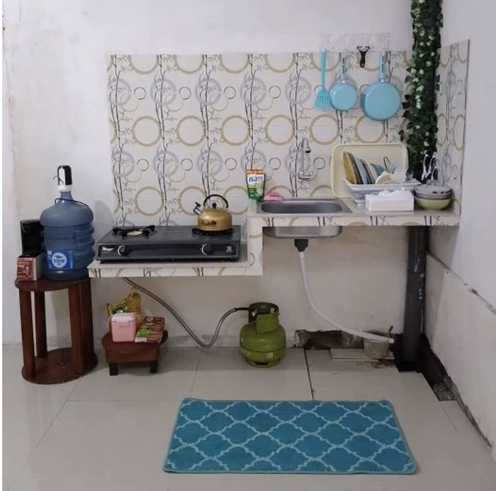 Biayanya Murah Kok, Desain Dapur Sempit Tapi Rapi Ini Dijamin Bikin ...