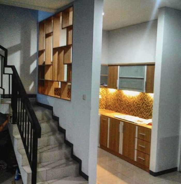 Simpel! Desain Sekat Dapur dan Ruang Keluarga Memulas Kesan Elegan di ...