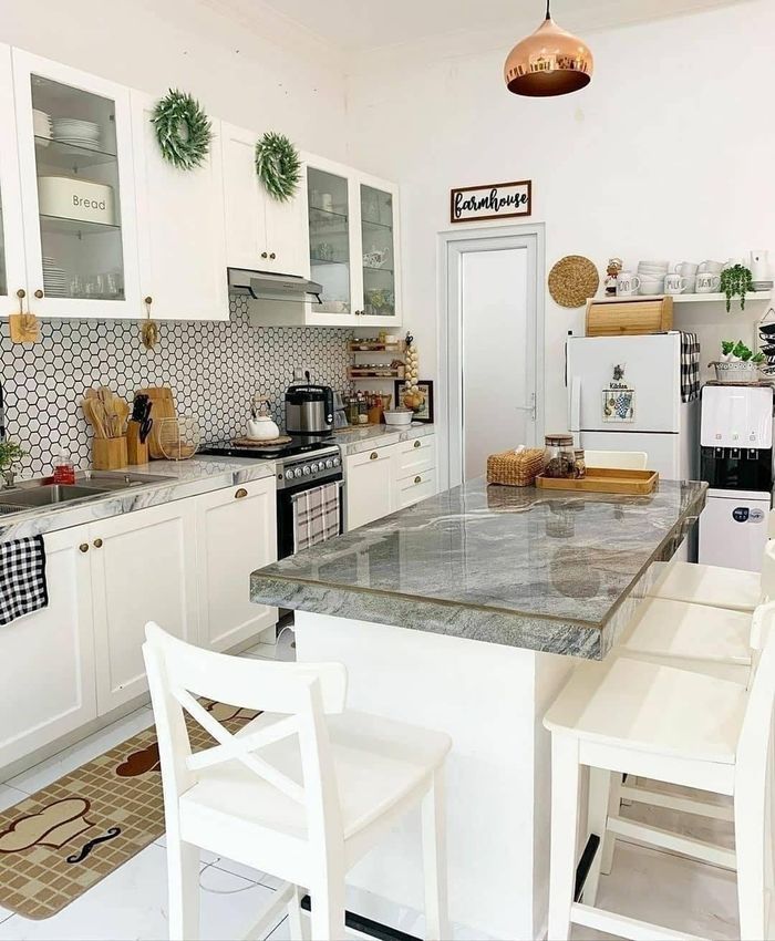 Foto Desain Dapur Warna Putih Minimalis Tampak Membosankan? Coba Ubah ...