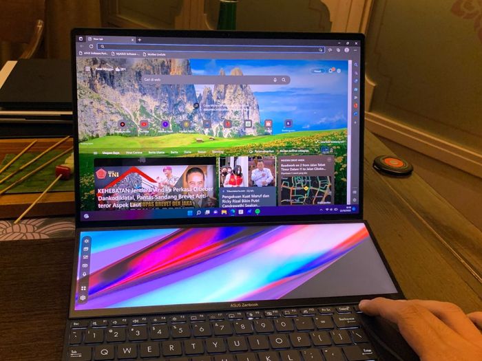 Hands on Laptop 2 Layar ASUS Zenbook Pro 14 Duo OLED, Produktif Seperti ...