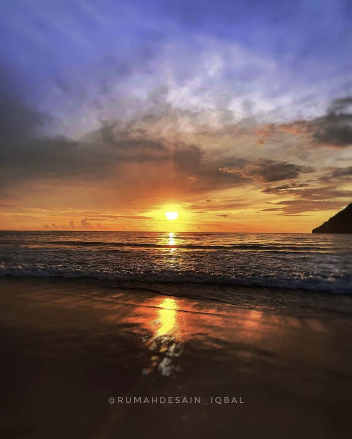 4 Tempat Wisata Pantai di Aceh Besar, Surganya Foto Senja Aesthetic ...