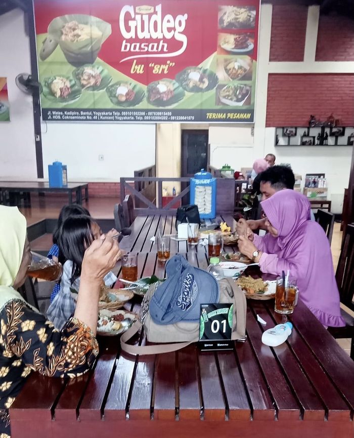 Lihat Foto 7 Tempat Wisata Kuliner Murah di Jogja Bikin Lapar, Sarapan Enak Kantong Pun Nyaman ...