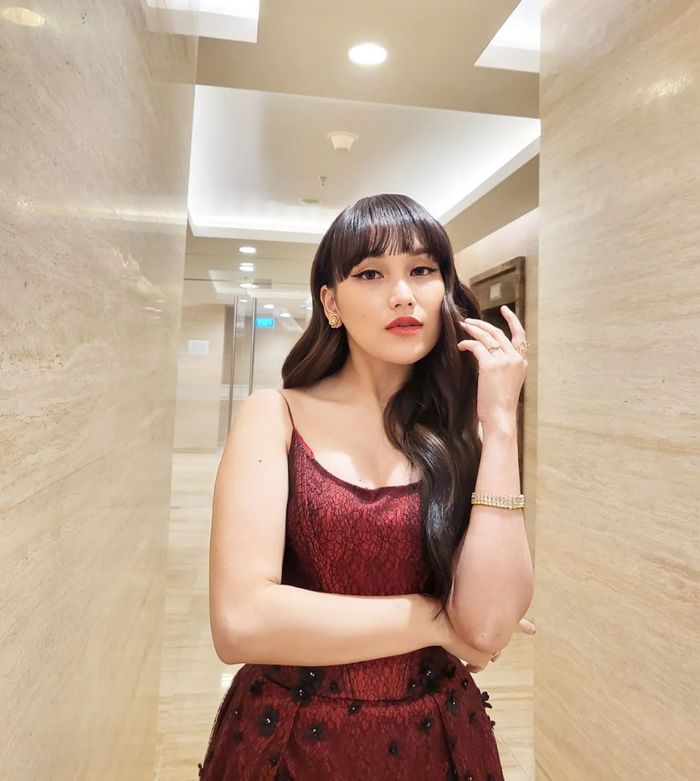 Gaya Kiyowo Ayu Ting Ting Pakai Baju Seharga Motor yang Curi Perhatian