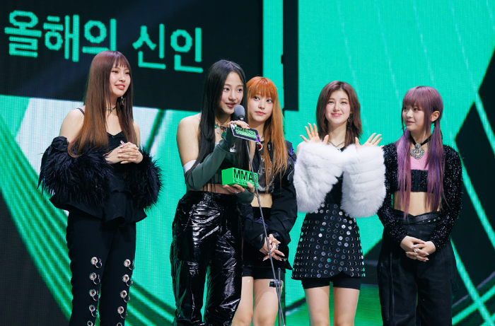 Menawannya Penampilan NewJeans di Melon Music Awards, Sampai Trending ...