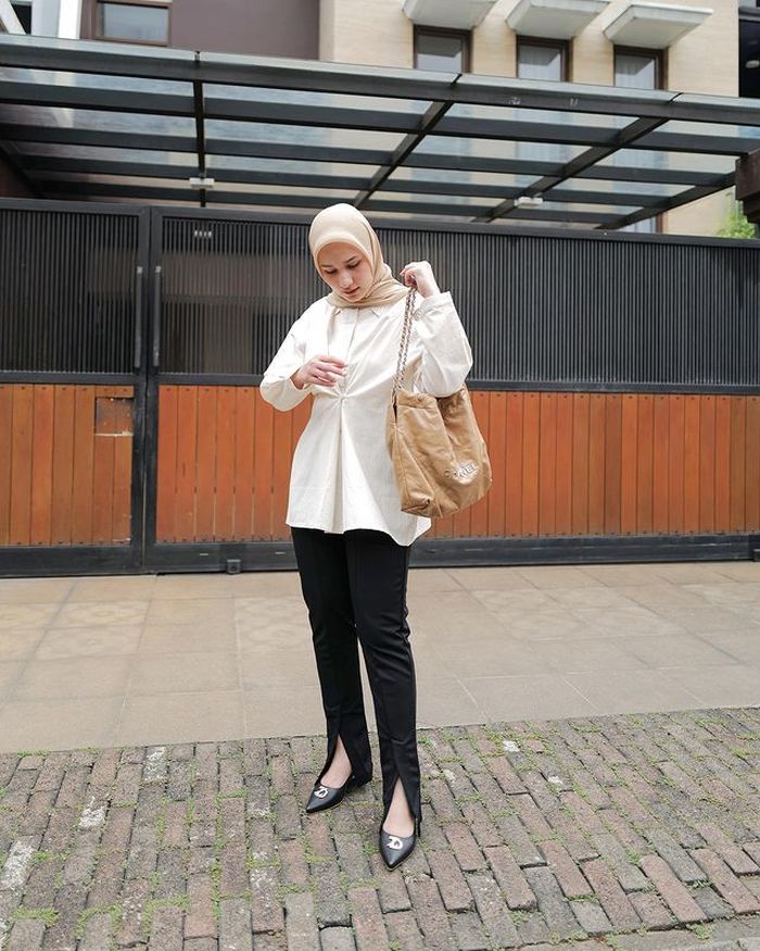 5 Gaya OOTD Hijab Modis Buat ke Mall ala Selebgram Dwi Handayani ...