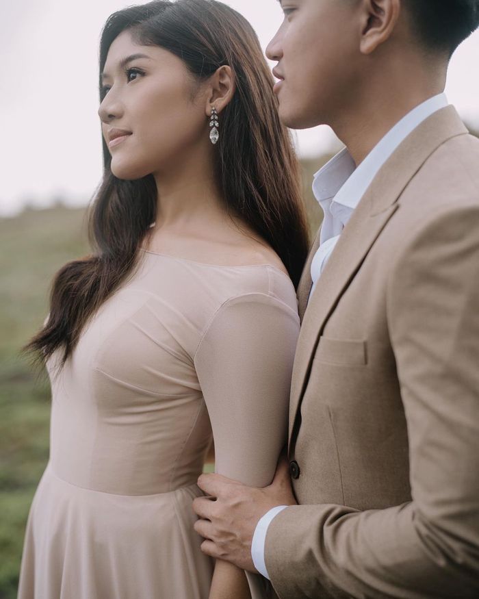 7 Pose Foto Couple ala Kaesang dan Erina Gudono. Bermakna Romantis! - Semua Halaman - CewekBanget