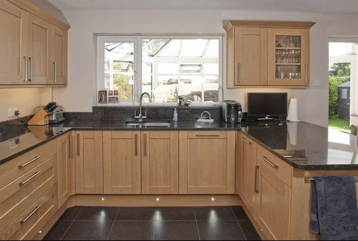 Ingin Foto Desain Dapur Mungil Tetap Rapi? Pasang Aksesoris Kitchen Set ...