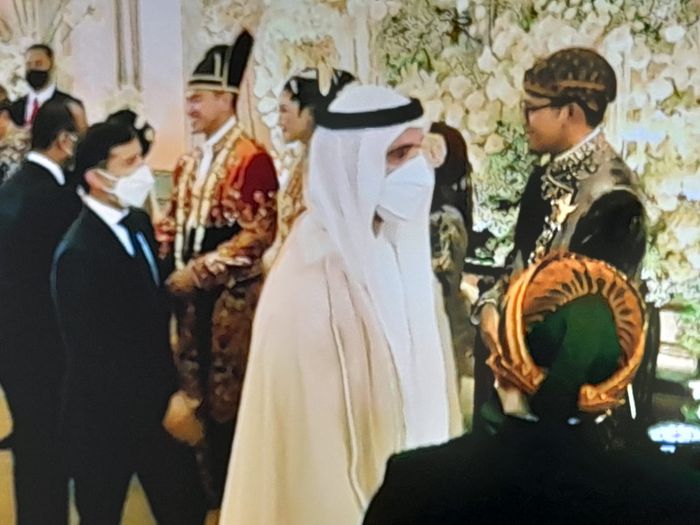 Pangeran UEA Hadiri Pernikahan Kaesang dan Erina Gudono dengan Didampingi Gibran Rakabuming dan ...