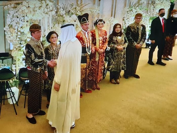 Pangeran UEA Hadiri Pernikahan Kaesang dan Erina Gudono dengan Didampingi Gibran Rakabuming dan ...