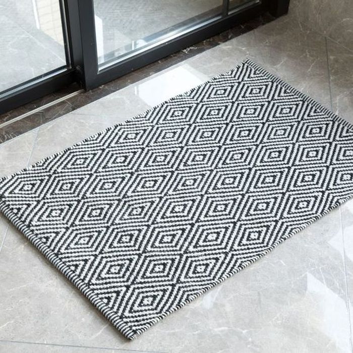Nyesel Enggak Tahu Dari Dulu, Ini Deretan Jenis Karpet Hitam Putih yang ...