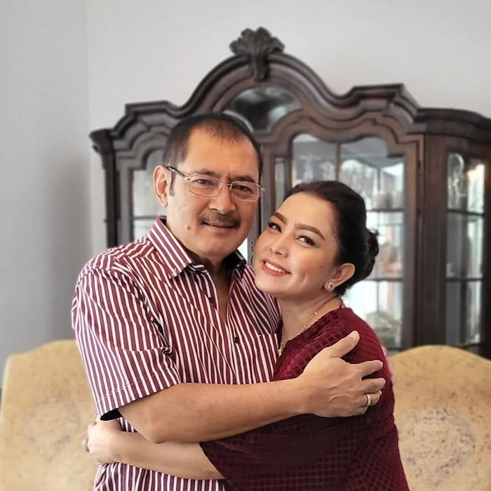 Kecup Bambang Trihatmodjo di Depan Umum, Gaya Mayangsari saat Rayakan ...