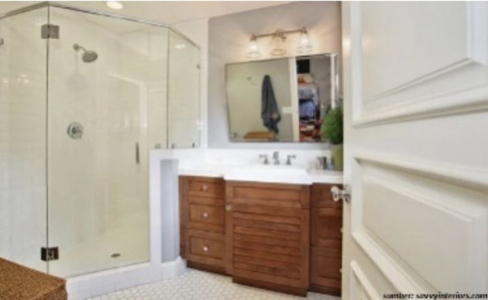 Takjub! Kamar Mandi Mungil Terlihat Lega, Shower Pindah ke Bagian Ini ...