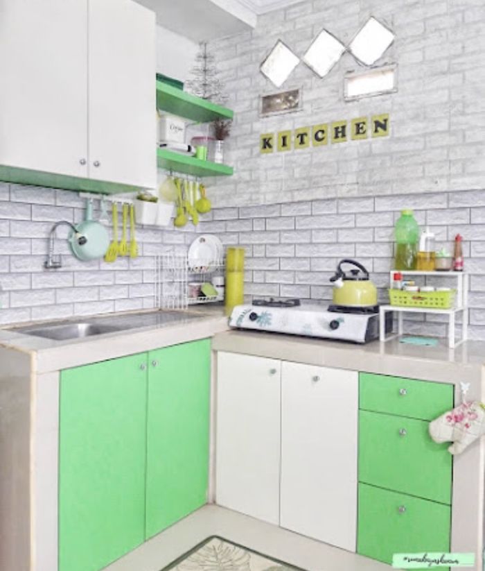 Gak Nyangka Foto Interiornya, Dapur Sempit Tampak Luas, Diselimuti Warna Hijau yang Bikin ...