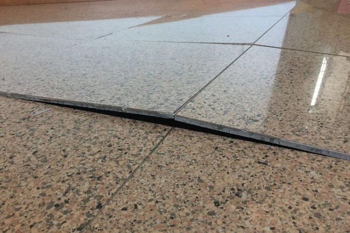 Kenapa Keramik Lantai Bisa Pecah Sendiri? Ini Penyebab dan Cara ...