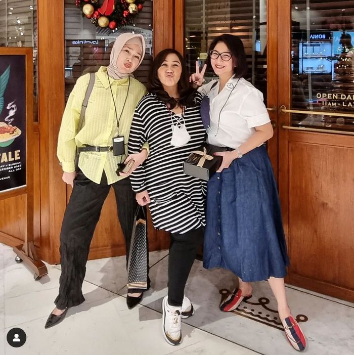 Nikah Beda Agama, Lihat Gaya Fashion Natal Artis Indonesia yang Branded ...