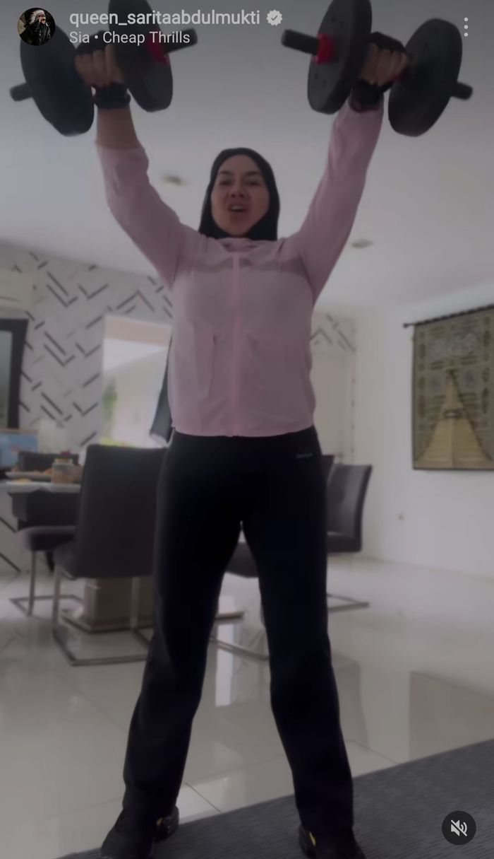 Jennifer Dunn Kebanting! Begini Cara Sarita Abdul Mukti Jaga Body ...