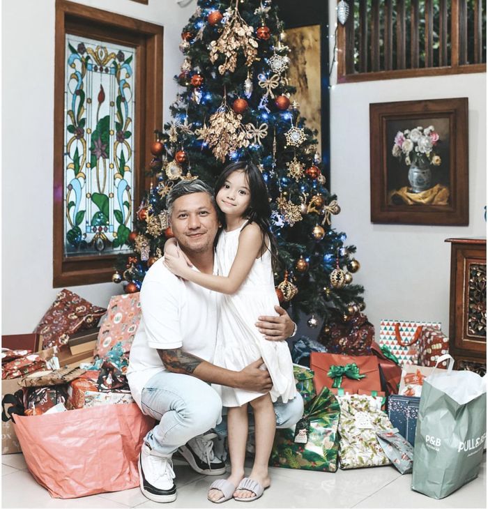 Foto Gading Marten Rayakan Natal Bareng Gempi Diunggah, Gisel Ternyata Lakukan Ini - Fotokita