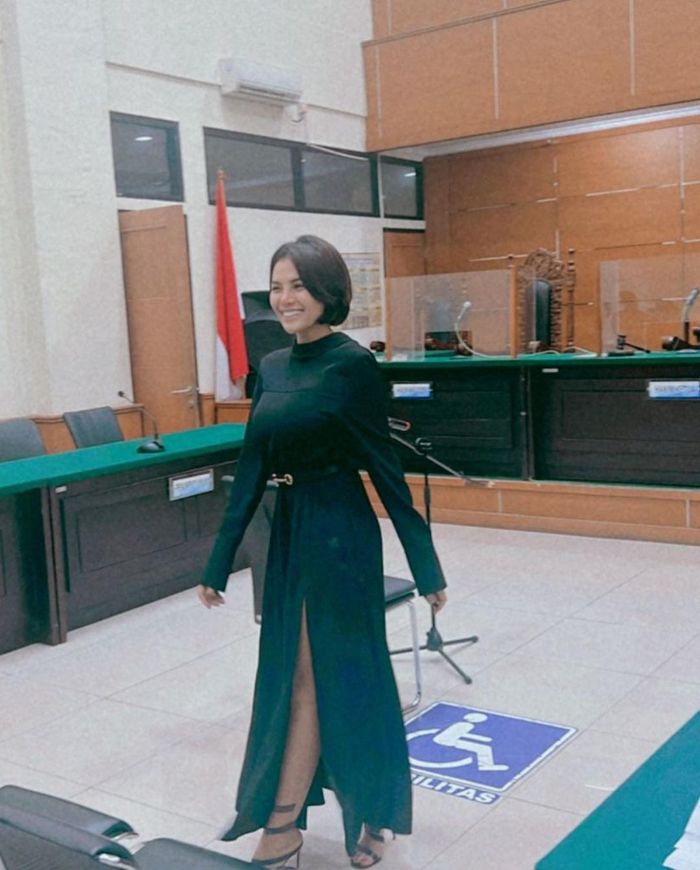 Anti Mainstream, Ini Dia Potret Penampilan Nikita Mirzani Saat Sidang yang Terlihat Modis dan ...