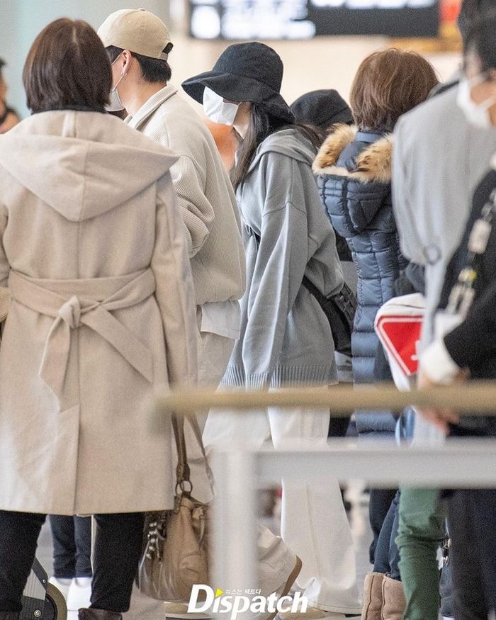 Keciduk Dispatch Iu Dikabarkan Pacaran Dengan Lee Jong Suk Liburan Bareng Hingga Punya Tas