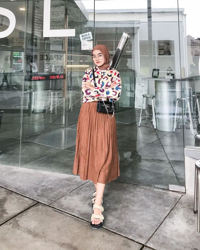 Rok yang Cocok untuk OOTD Hijab dari Sasa Fadya, Intip Gayanya! - Semua Halaman - Stylo