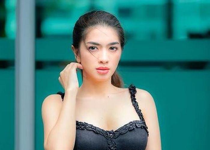 BERITA TERPOPULER: Jam Tangan Mahal Amanda Manopo Saat Main Lato-lato Hingga Penampilan Seksi ...