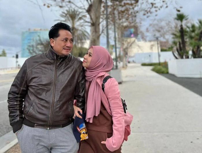 Nikahi Anggota DPR RI Beda 15 Tahun, Kemesraan Ivan Fadilla dan Sang ...