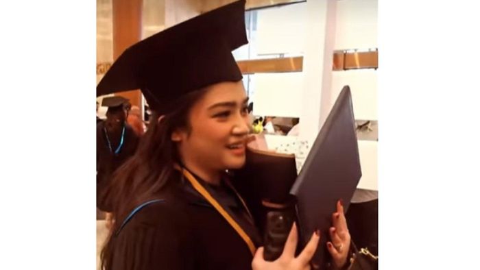 Kecantikannya Saingi Mulan Jameela? Intip Potret Tiarani Savitri yang ...