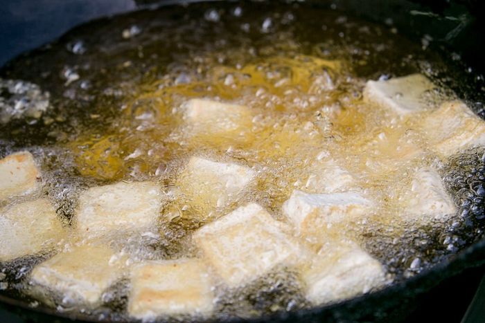 Trik Menggoreng Tahu Supaya Mengembang, Ternyata Rendam Dulu Pakai ...