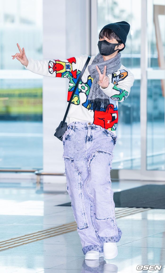Trending! J-Hope BTS Penuhi Undangan Louis Vuitton di Paris Fashion ...