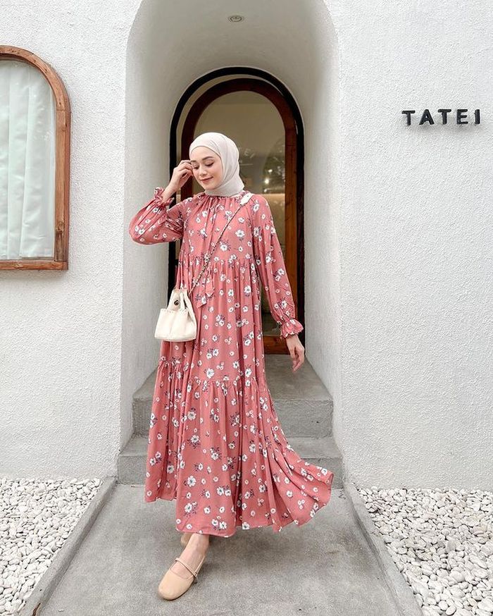 Fresh! Intip 5 OOTD Hijab Warna Oranye yang Enggak Lebay dan Ngejreng! - Halaman 2 - CewekBanget
