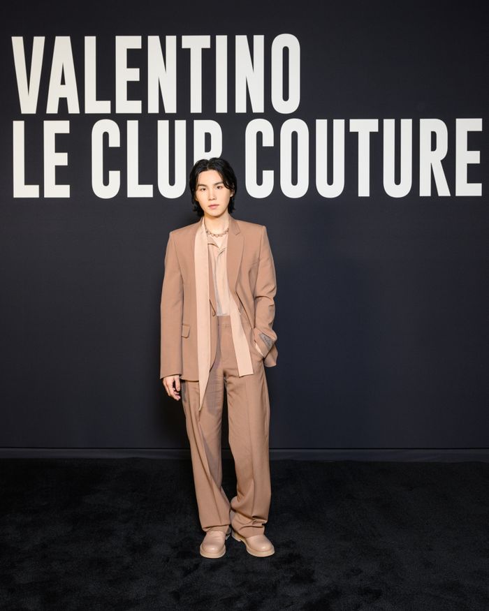 Member BTS ,Suga Debut Jadi Brand Ambassador Valentino dan Hadiri Paris ...