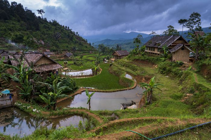 Tradisi Ngalalakon, Pemindahan Pusat Pemerintahan Kasepuhan Ciptagelar ...