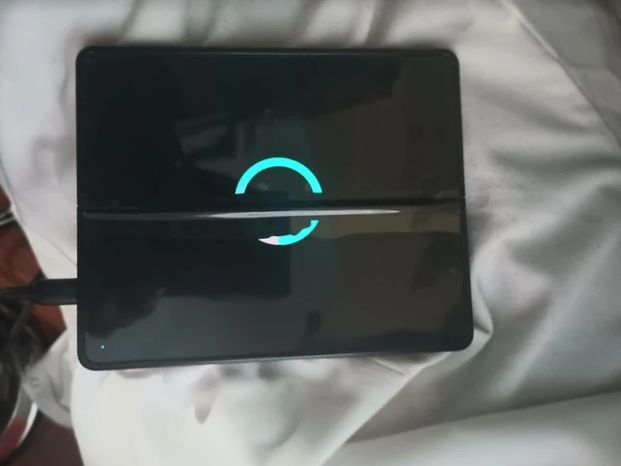 Samsung Galaxy Z Fold3 Dilaporkan Alami Layar Retak Saat Garansi Habis ...
