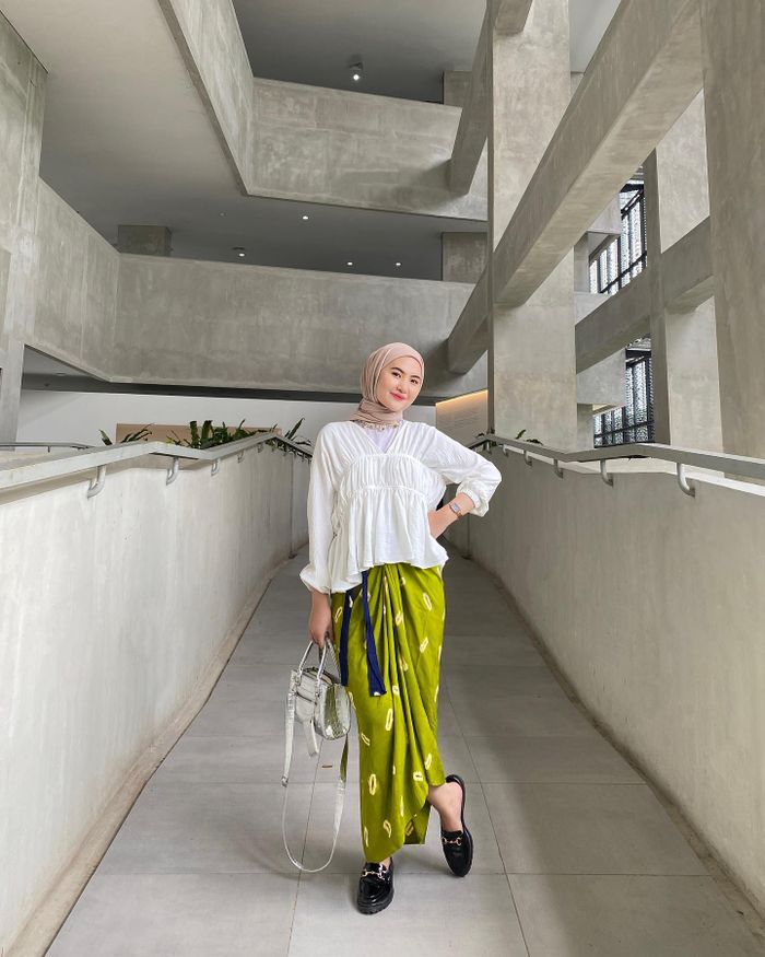Ide Outfit Hijab dengan Kain Batik yang Bisa Dipakai Untuk Sehari-hari ...