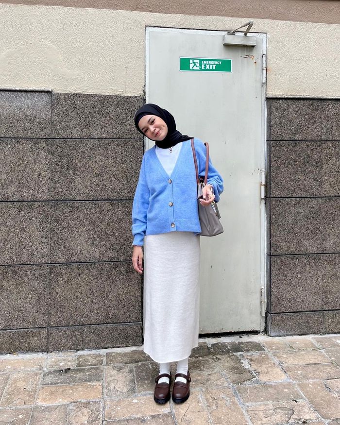 Inspirasi Outfit Hijab Korean Style Pakai Kardigan Rajut ala Selebgram ...