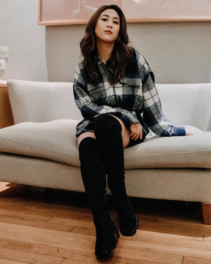 Kecenya Gaya Sherina Munaf Saat Cosplay Jadi Sherina Kecil, Auto Buat ...