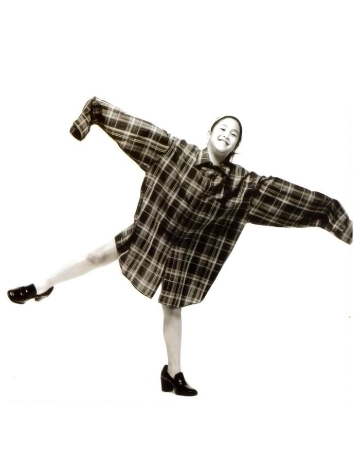 Kecenya Gaya Sherina Munaf Saat Cosplay Jadi Sherina Kecil, Auto Buat ...