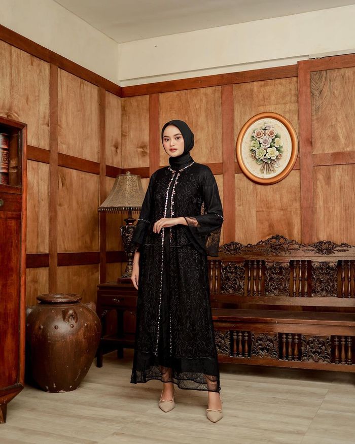 5 Model Dress Hitam Mewah Buat Baju Lebaran 2023 #PowerUpRamadan ...