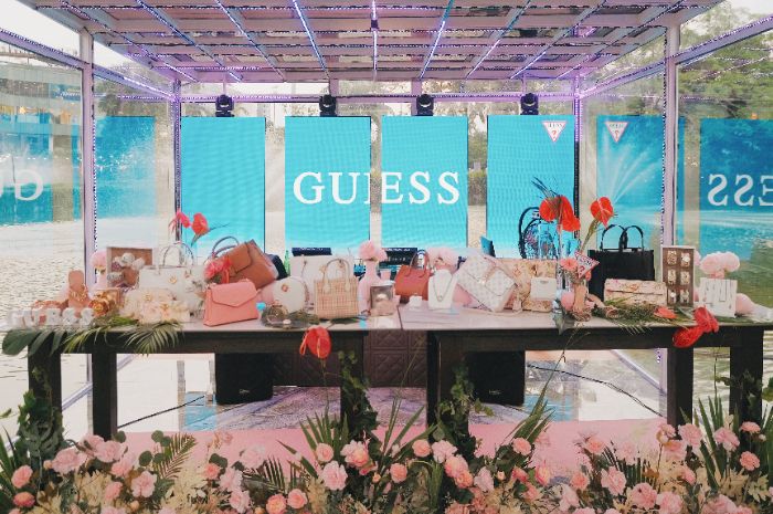 Guess Spring/Summer 2023 Pamerkan Koleksi Terbaru, Tas, Aksesori ...