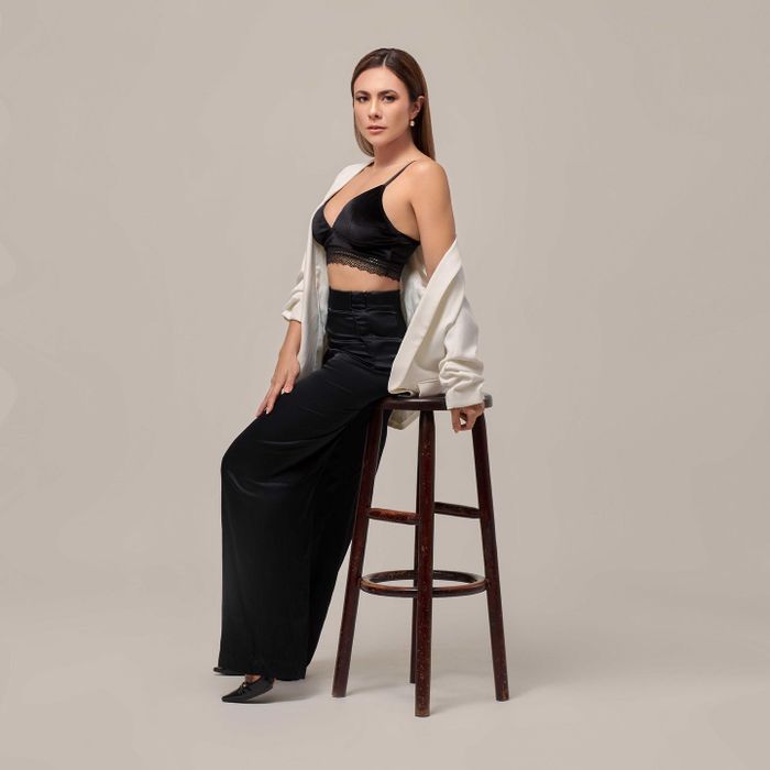 Janda Seger, Wulan Guritno Tampil Seksi Aduhai Pakai Lingerie Hitam - Halaman 2 - Stylo