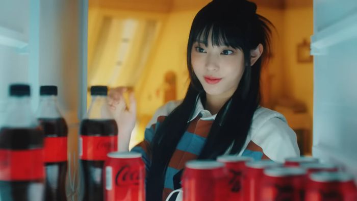 NewJeans Tampil Energik di MV Single Kolaborasi Coca Cola 'Zero' - CewekBanget
