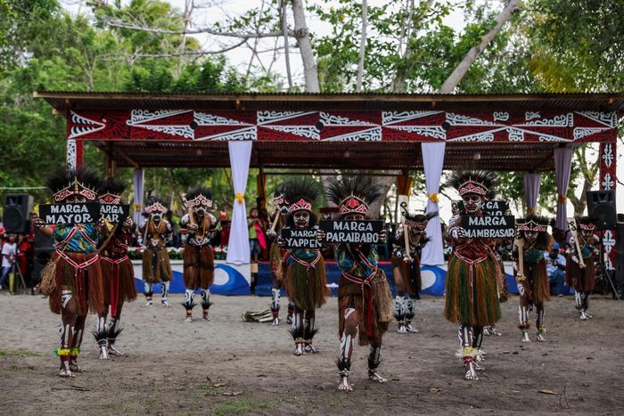 Festival Munara Beba: Usaha Pelestarian Adat Biak Karon & Alam Lautnya ...