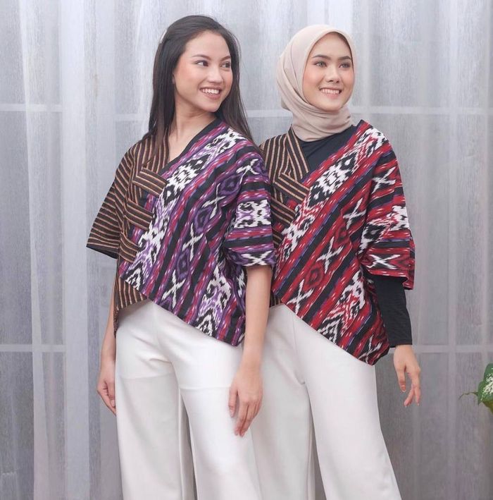 3 Online Shop Outer Batik Kekinian untuk Hijabers, Modelnya Mewah! - Stylo