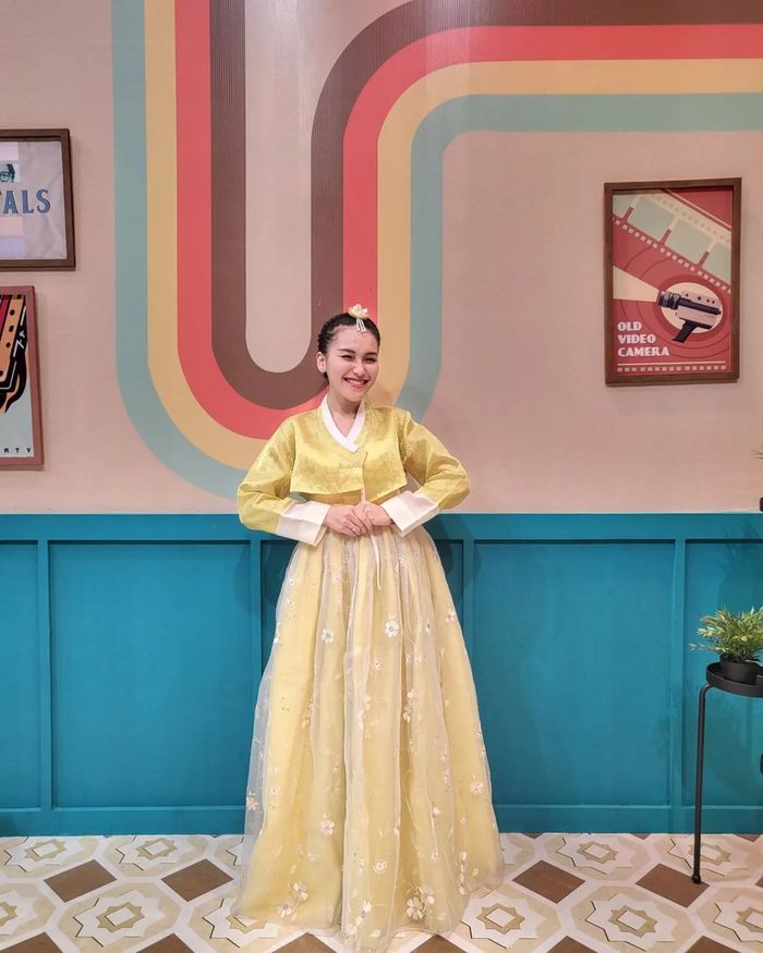 Janda Depok Rasa Gadis Korea, Ayu Ting Ting Disorot Saat Pakai Hanbok ...