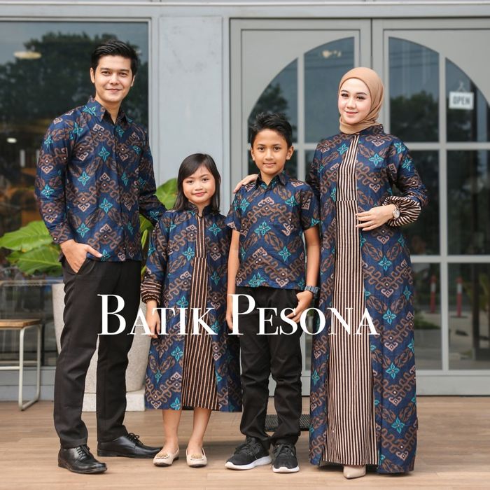 Tren Batik Sarimbit Glamor untuk Lebaran 2023 Mulai Rp100 Ribuan - Stylo