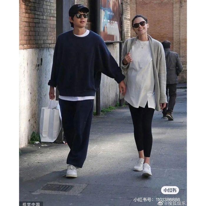 Song Joong Ki Tertangkap Kamera Paparazi Saat Liburan dengan Katy ...