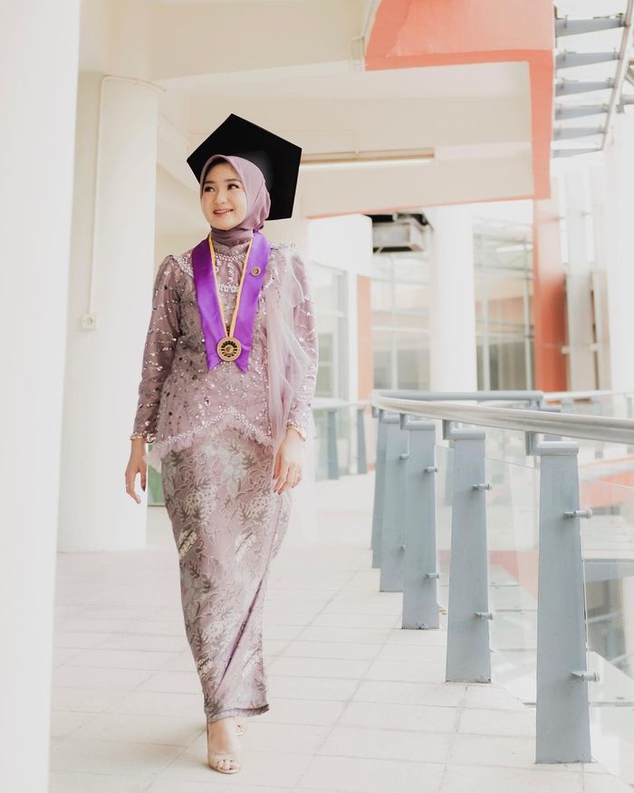 Inspirasi Kebaya Wisuda Modern Hijab 2023 yang Bisa Kamu Tiru - Semua ... Inspirasi Kebaya Wisuda Modern Hijab 2023 yang Bisa Kamu Tiru - Semua ...